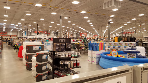 Fleet Farm - Plant Nursery at 1555 Pabst Farms Blvd, Oconomowoc, WI ...